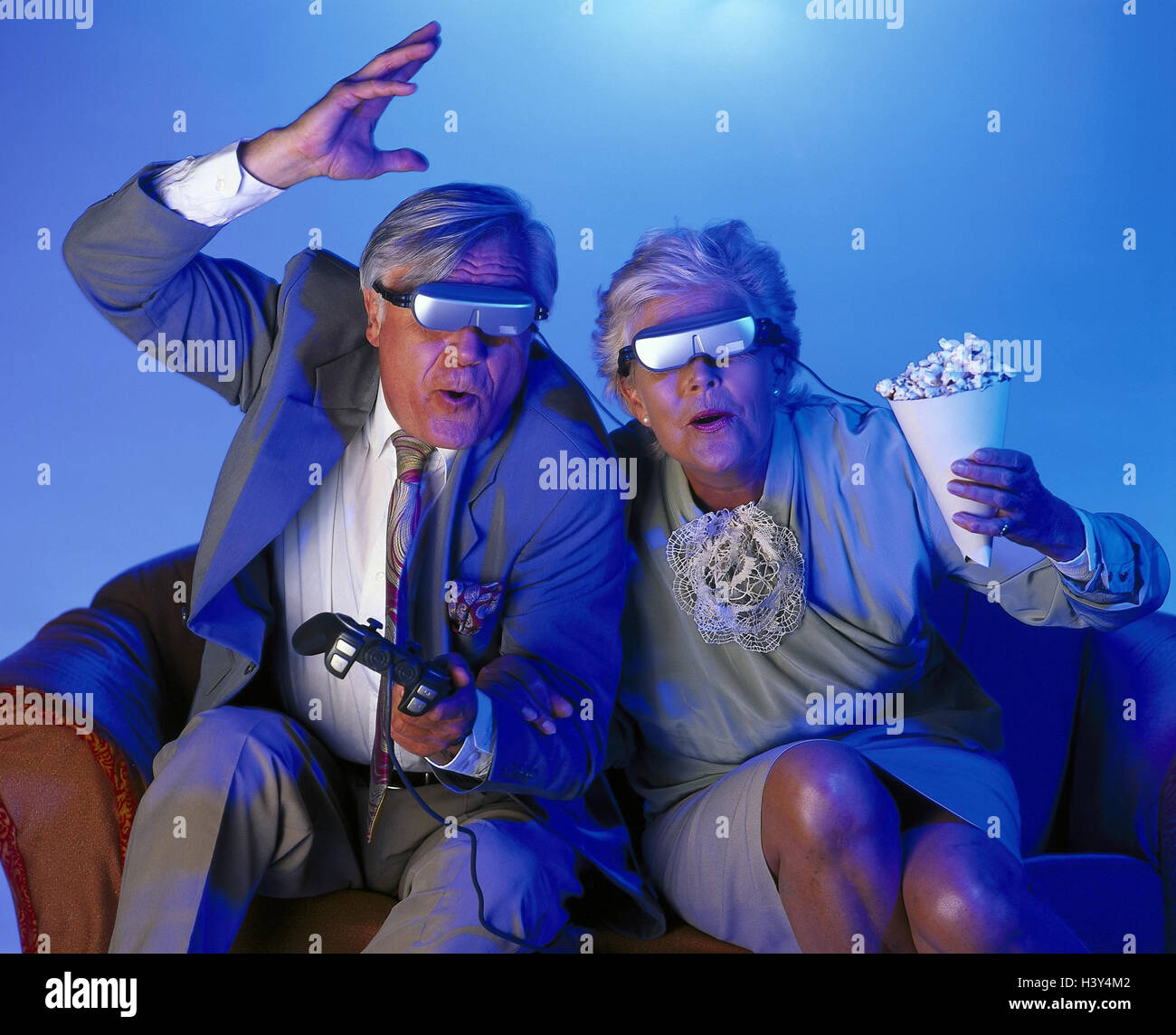 Virtual reality, couch, Senior couple, to monitor glasses, cyberspace ...
