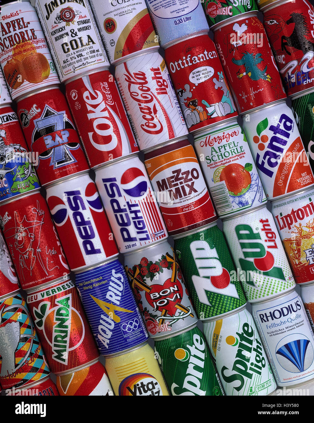 Aluminium tins hi-res stock photography and images - Alamy