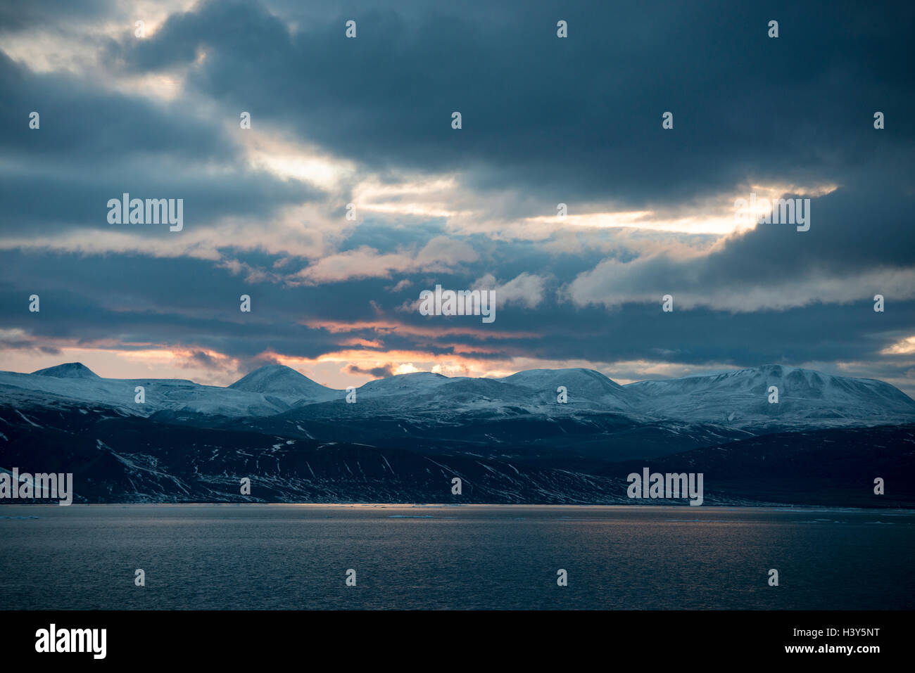 Sea level sunset hi-res stock photography and images - Alamy