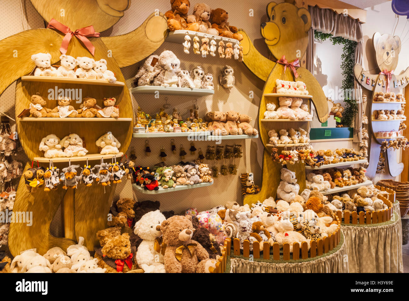 Germany, Bavaria, Romantic Road, Rothenburg-ob-der-Tauber, Teddy bear ...