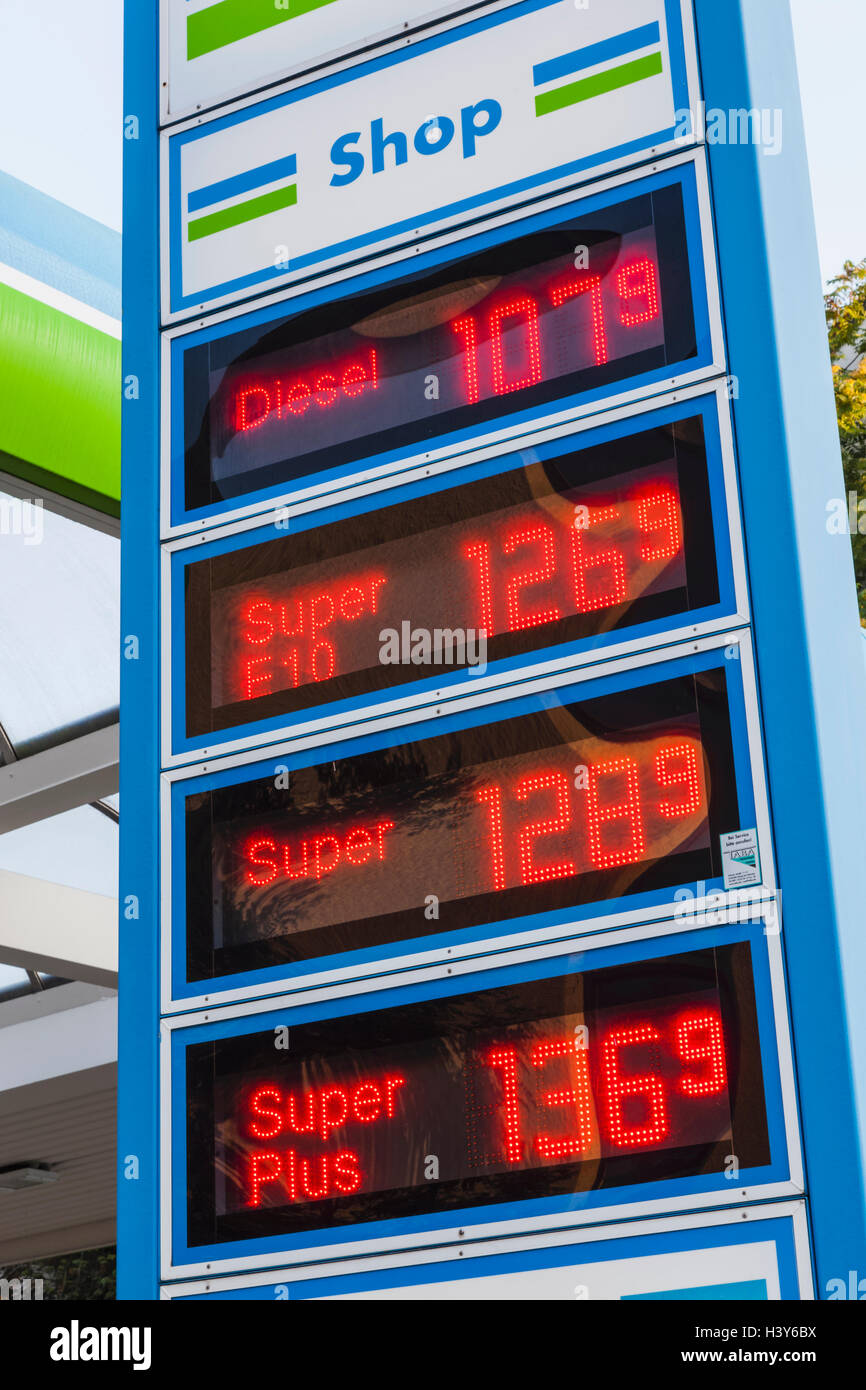 Petrol prices germany hi-res stock photography and images - Alamy