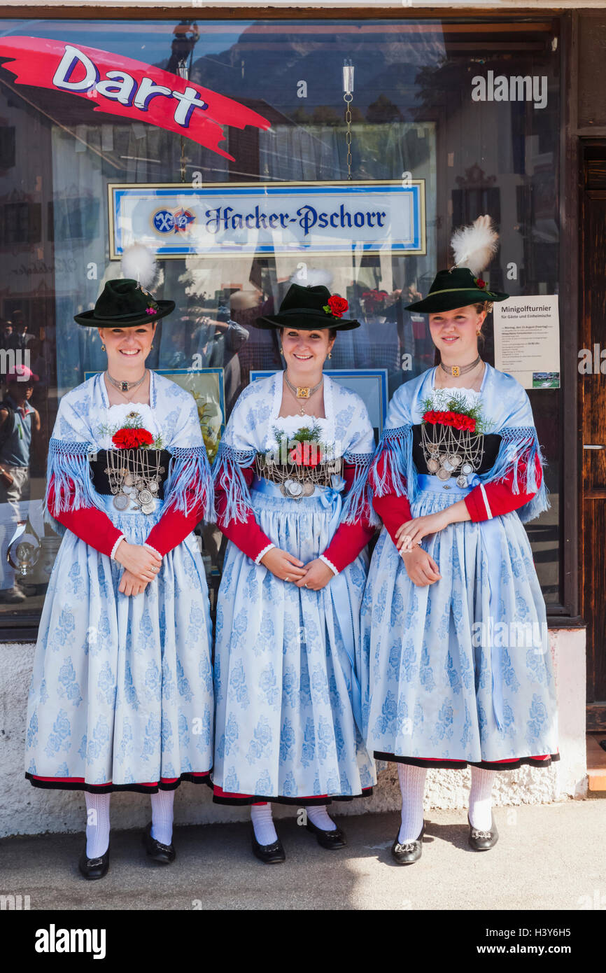 Parade traditional costume parade garmisch partenkirchen hi-res stock ...