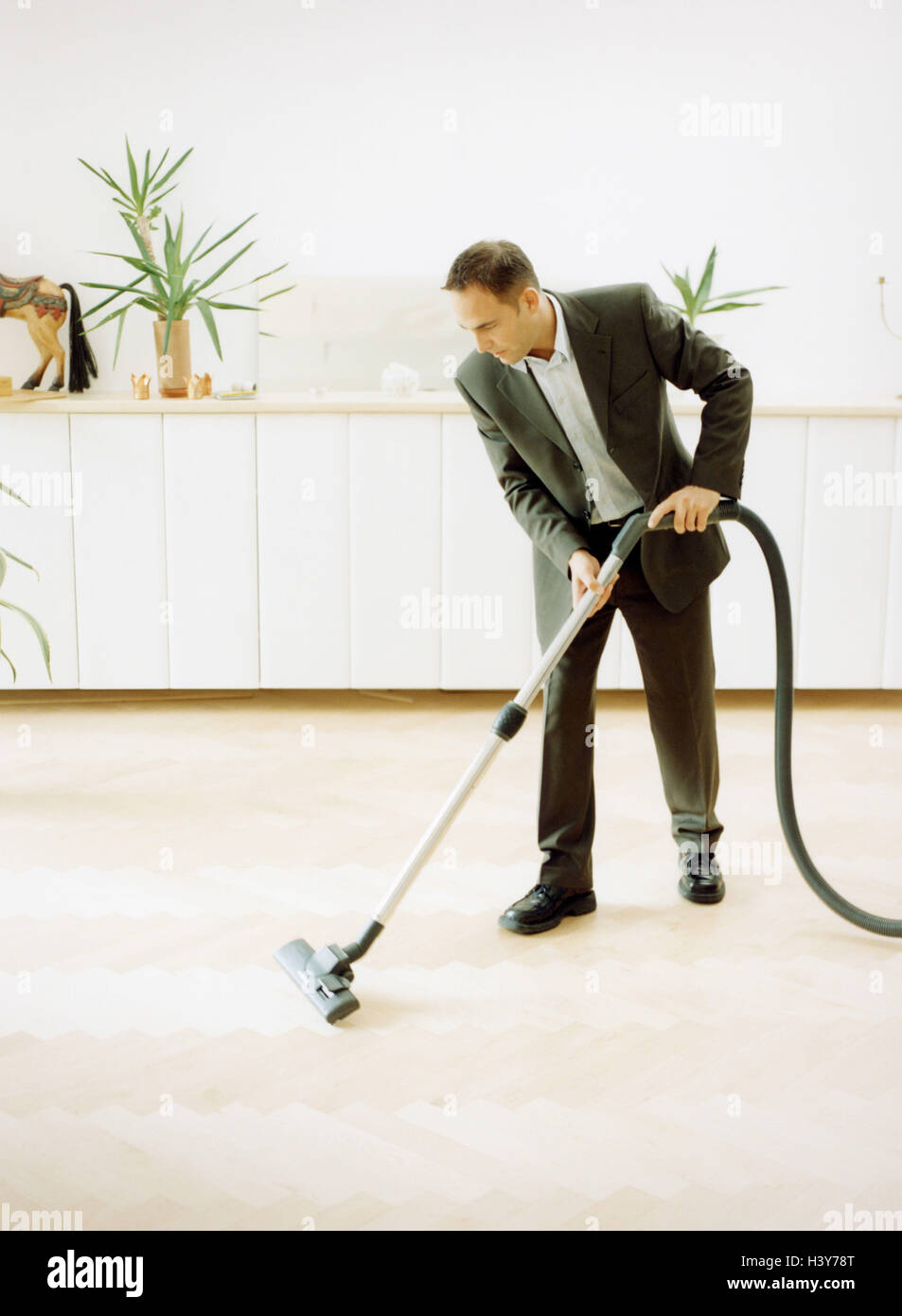 Man, suit, hoovering, 25-35 years, businessman, single, househusband ...