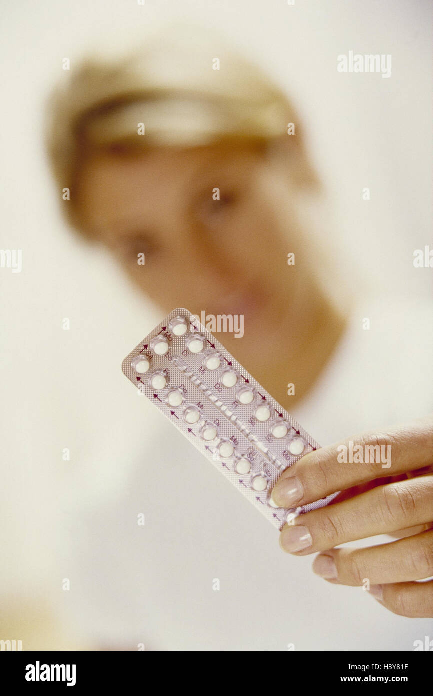Woman, young, birth-control pill, point, blur old person, 25 years ...