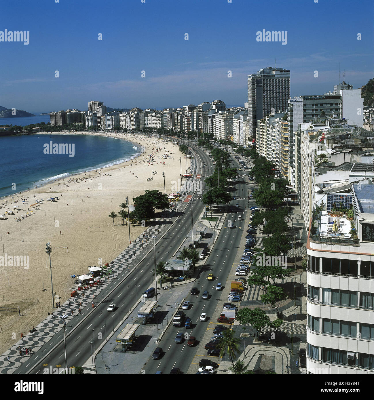 Brazil, Rio de Janeiro, Praia de Copacabana, bathers, street scene ...