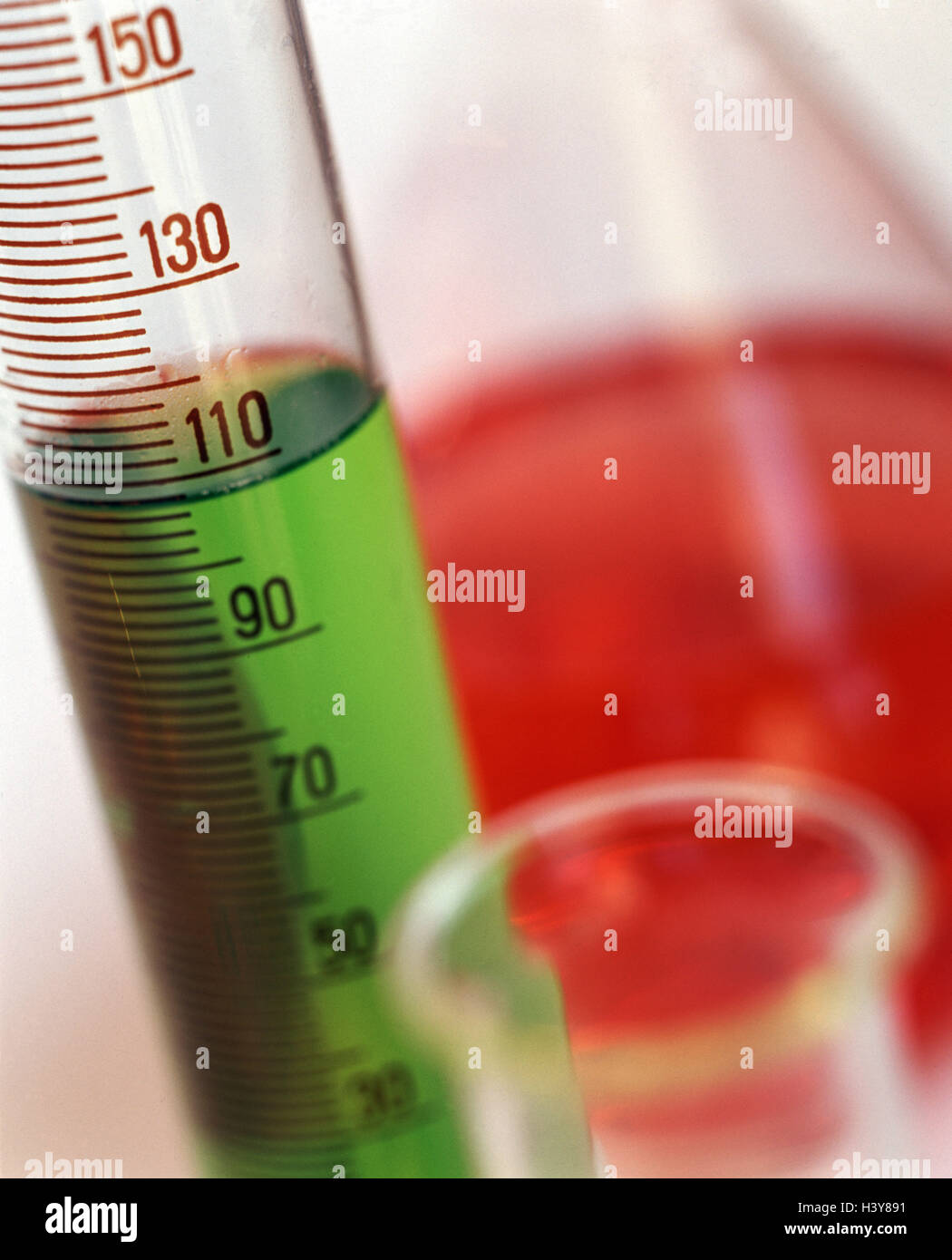 Laboratory vessels, Mensur, dye solution, close up, measuring cylinder ...