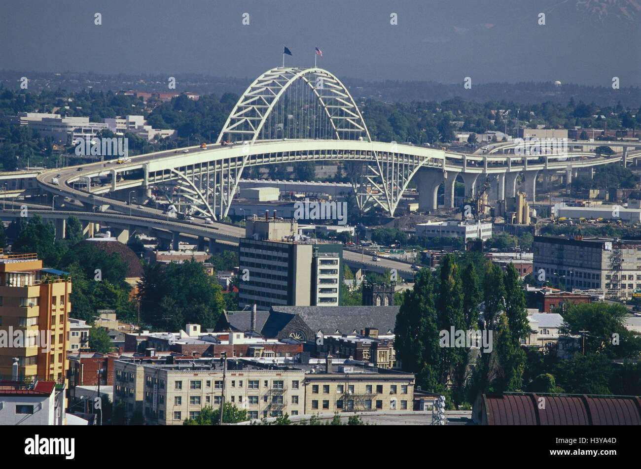 The USA, Oregon, Portland, town overview, river, Willamette, Fremont ...