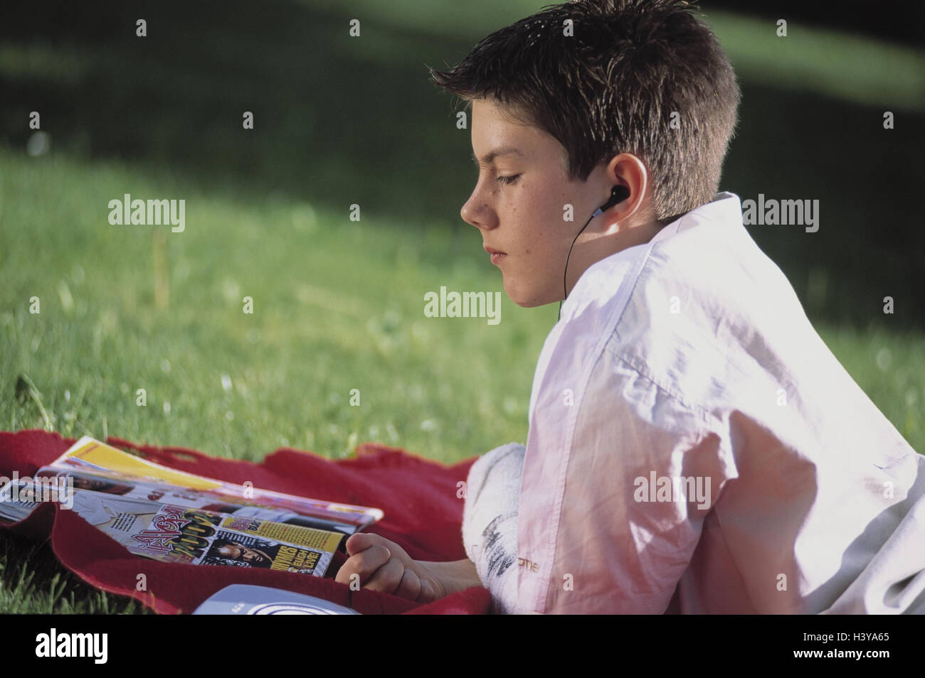 Meadow, boy, Walkman, youth figure font, read teenager's boy, teenager ...