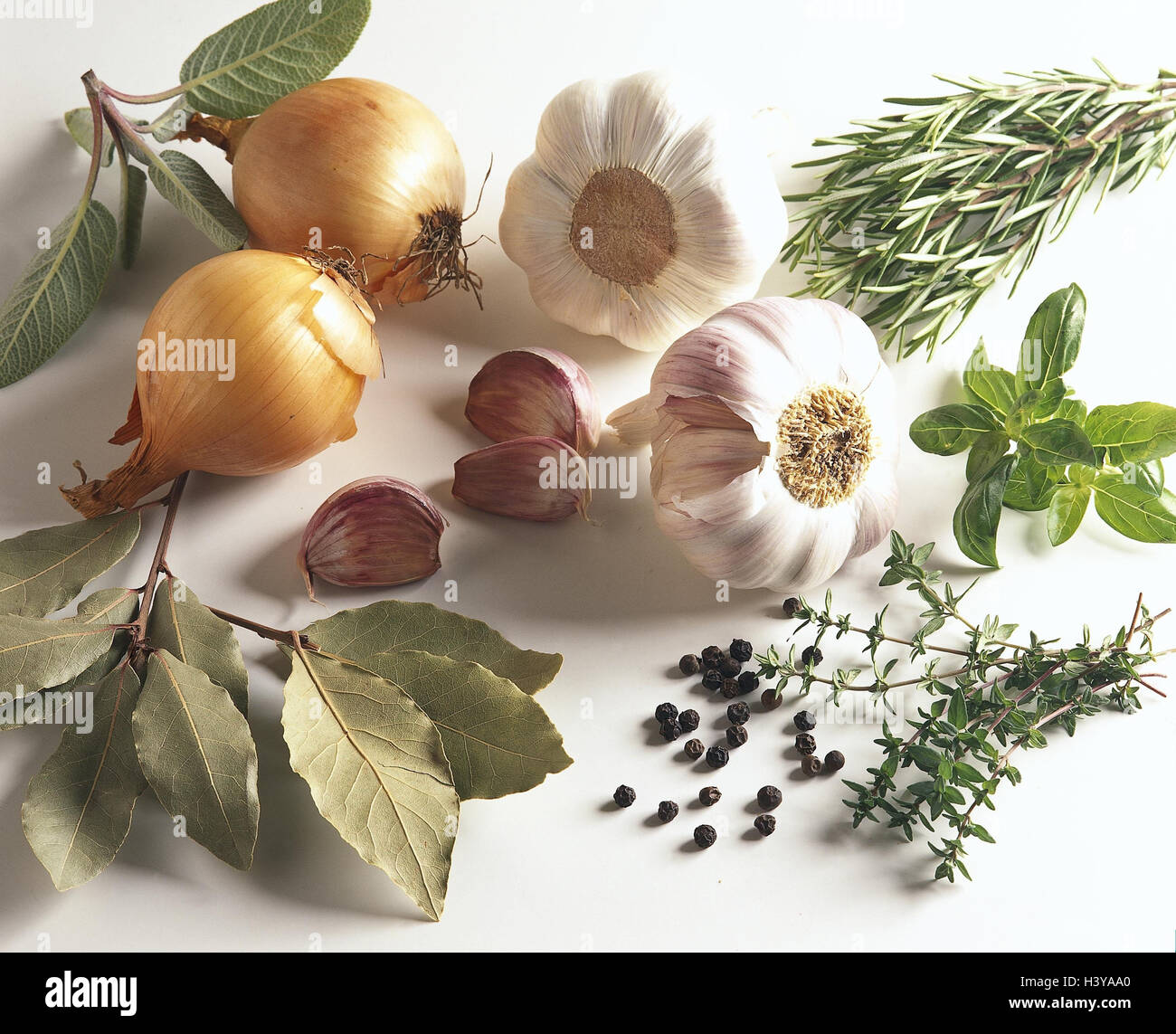 Bay leaves and juniper berries hi-res stock photography and images - Alamy