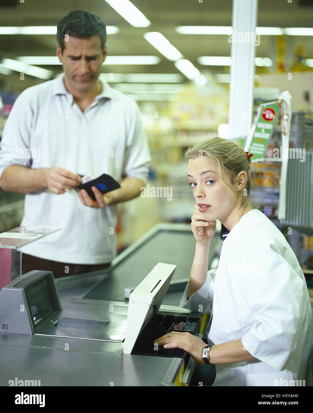 Supermarket cash box hi-res stock photography and images - Alamy