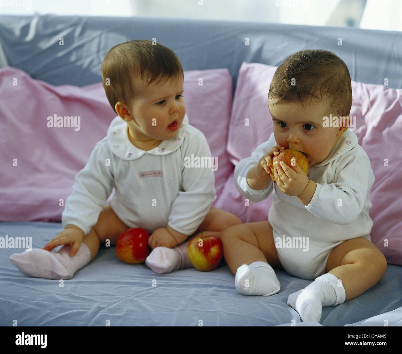 Infants, two, apples, eat, babies, babies, children, twins, Mehrlinge ...