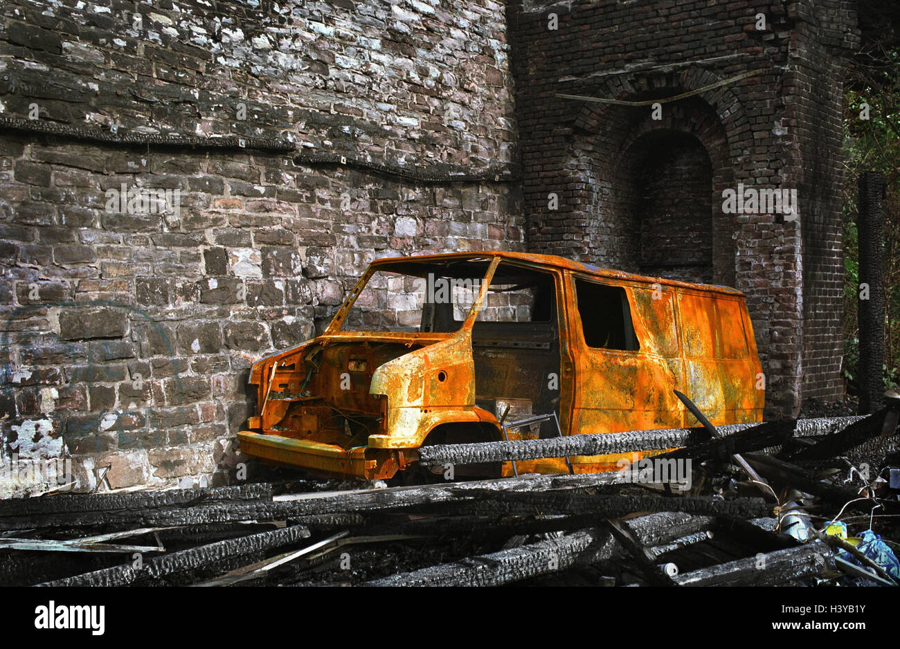 Delivery vans hi-res stock photography and images - Alamy