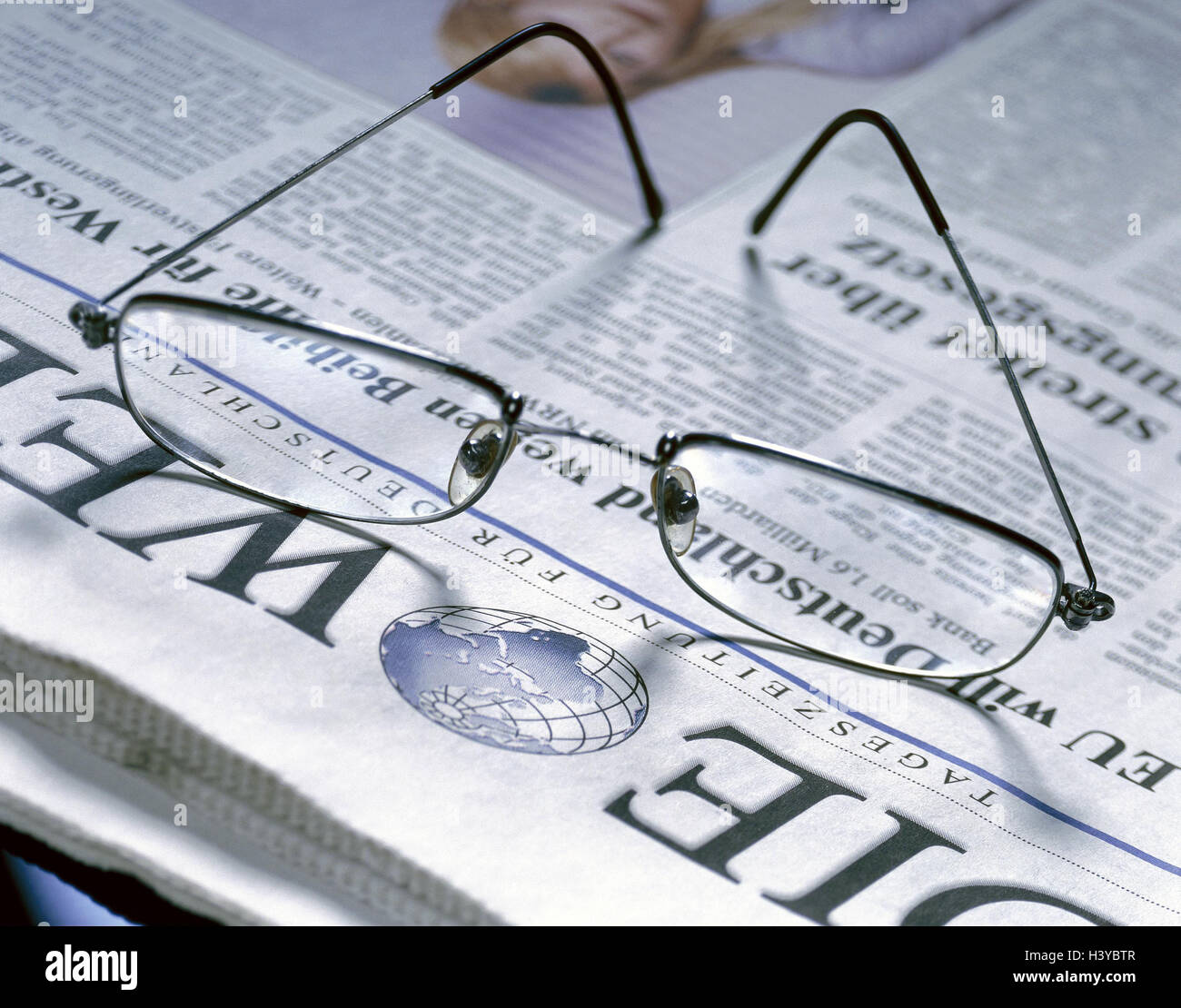 Glasses, newspaper, Still life, product photography, visual help ...