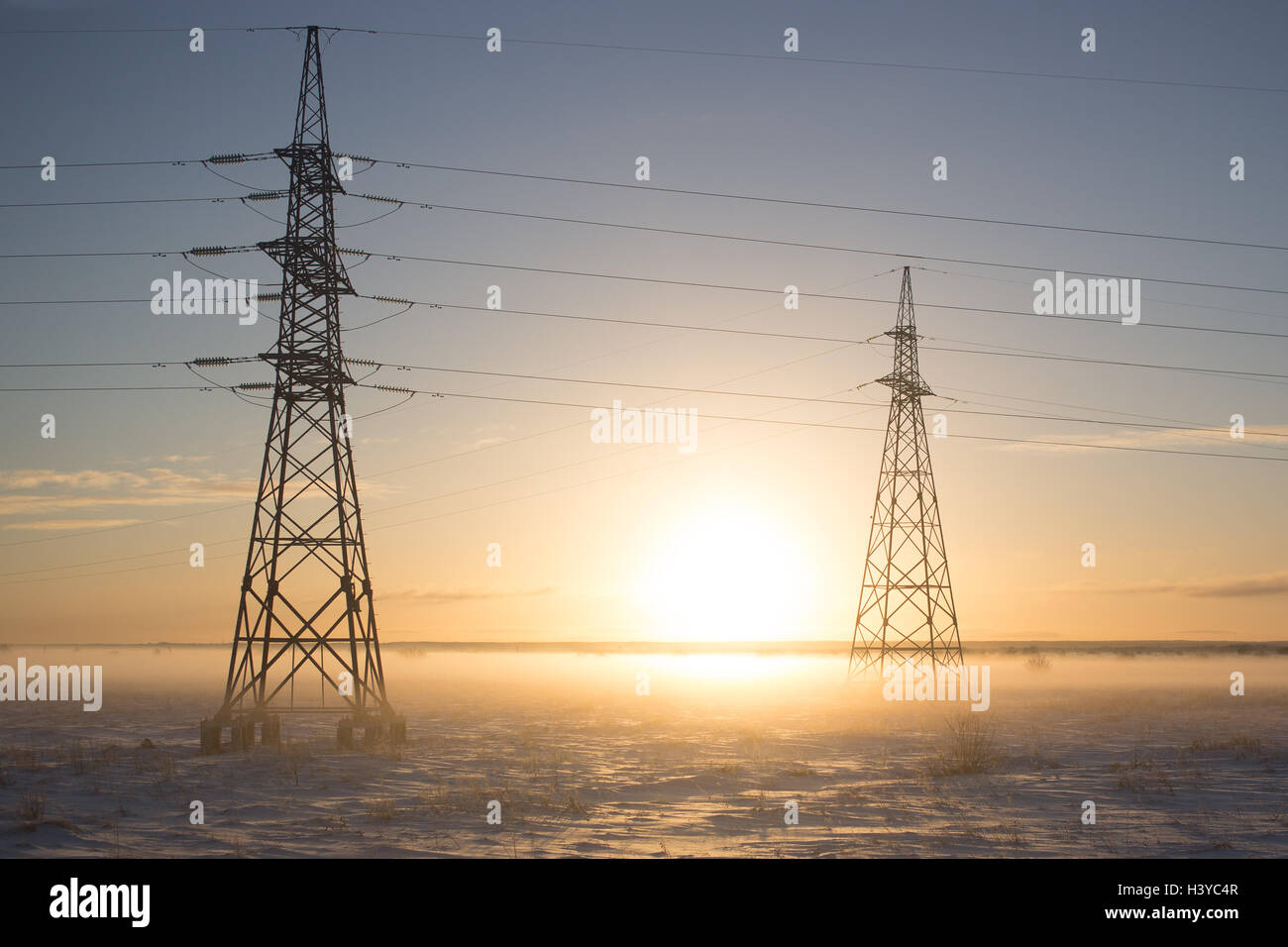 Frozen power lines frost hi-res stock photography and images - Alamy