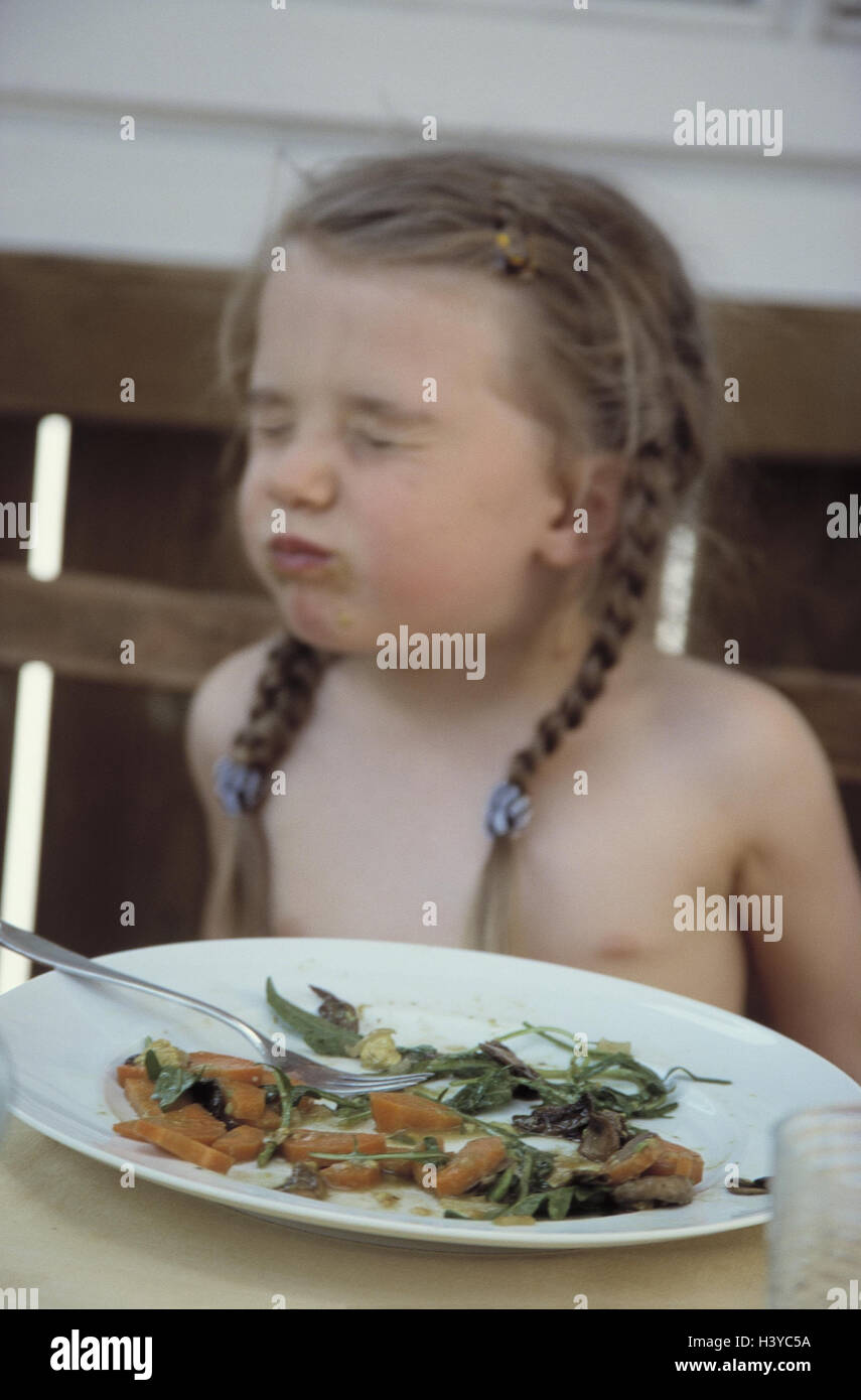 Girls, plates, vegetables, salad, facial play, aversion, outside, table ...