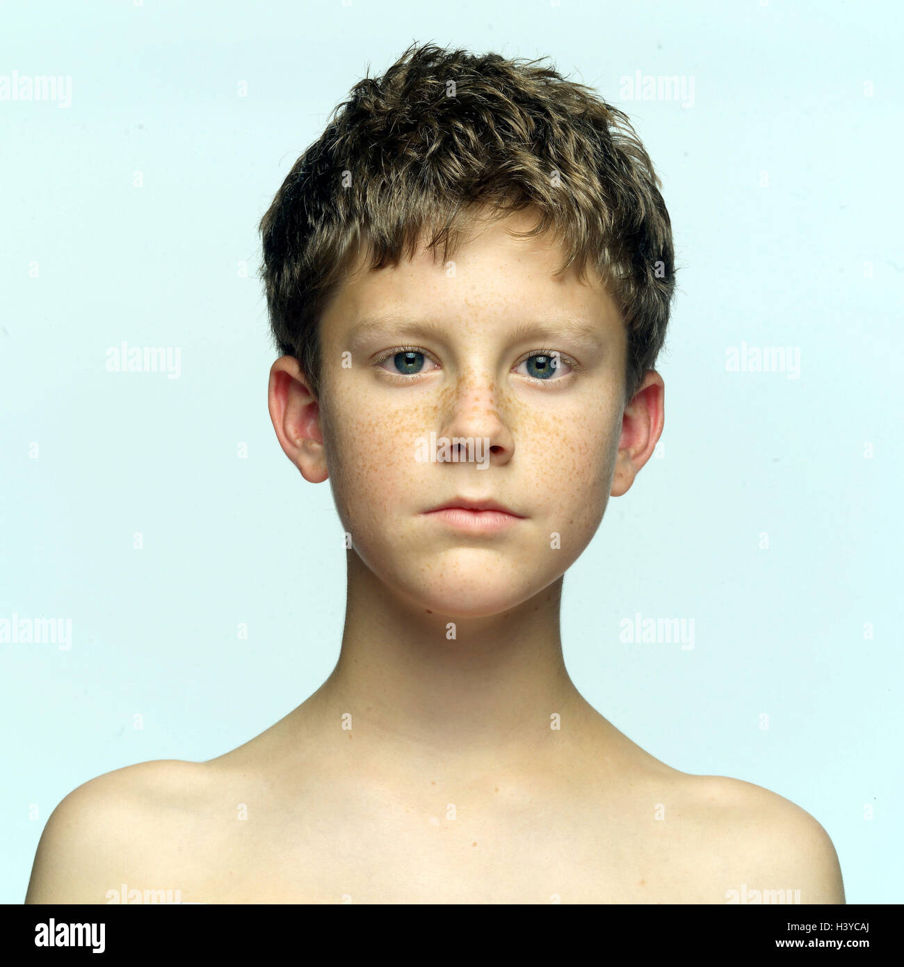 Boy, free upper part of the body, seriously, portrait, very close ...