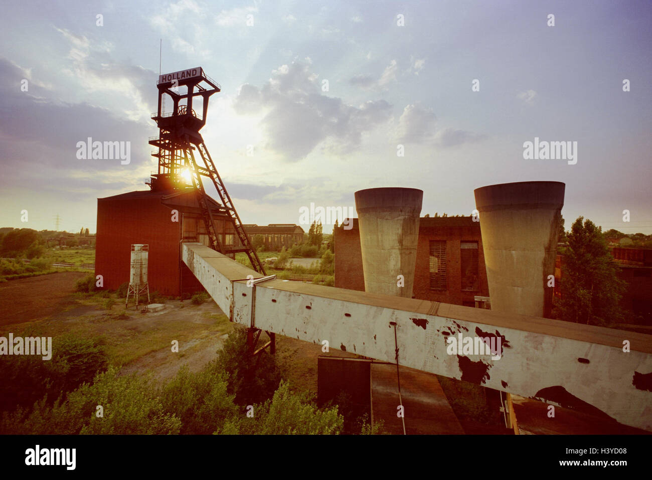 Closed coal mine hi-res stock photography and images - Alamy