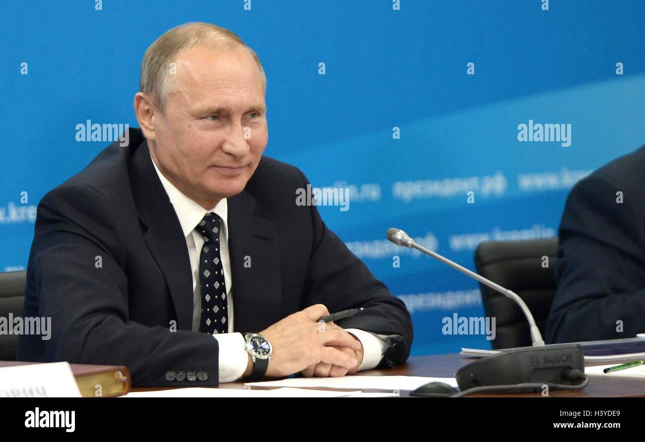 Vladimir putin smirk hi-res stock photography and images - Alamy