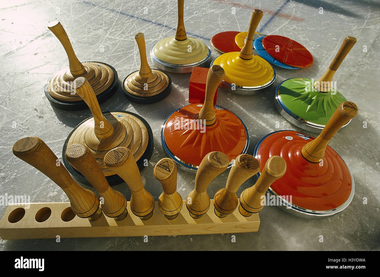 Curling grips hi-res stock photography and images - Alamy