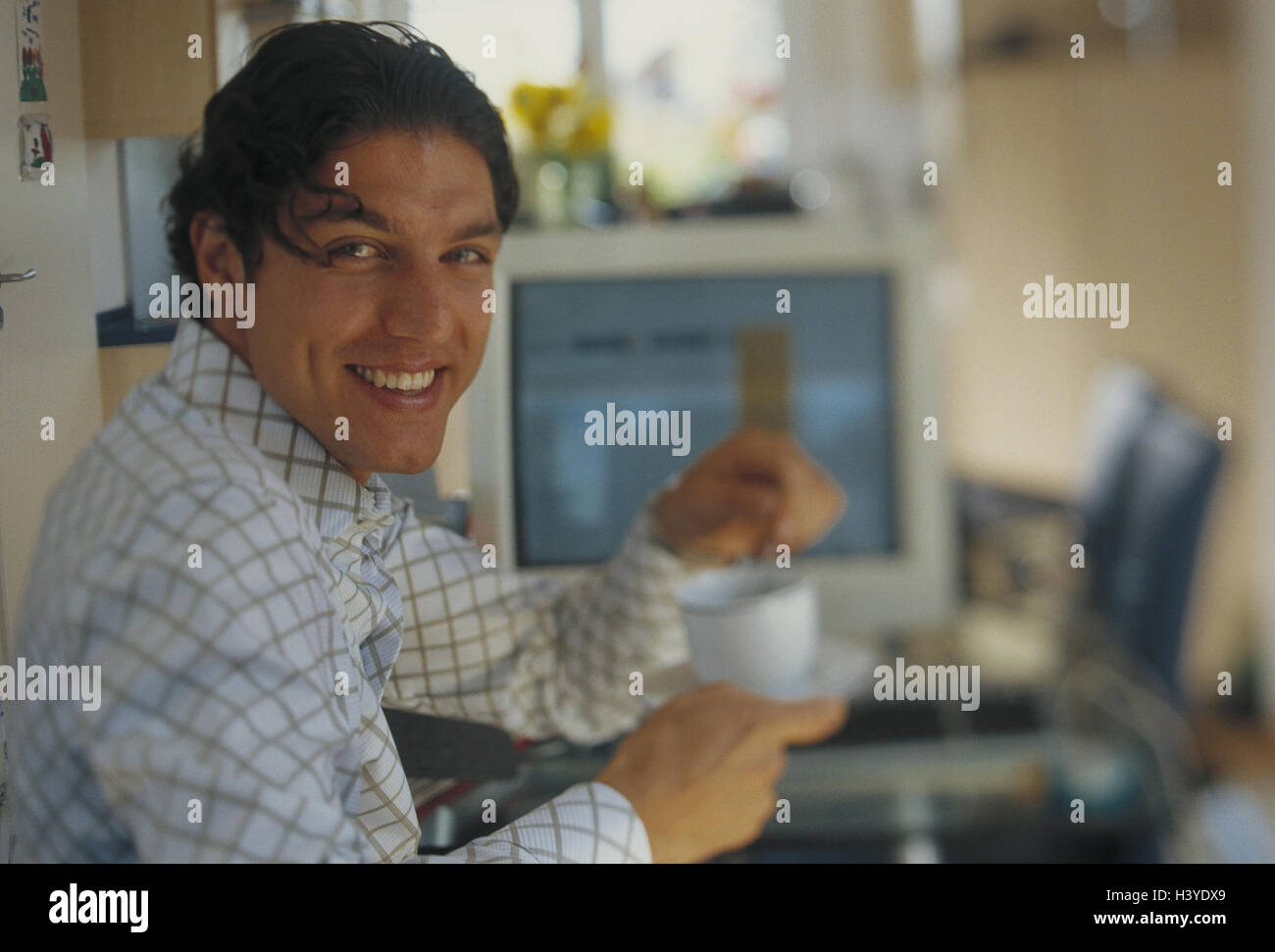 Office workers drinking alcohol hi-res stock photography and images - Alamy