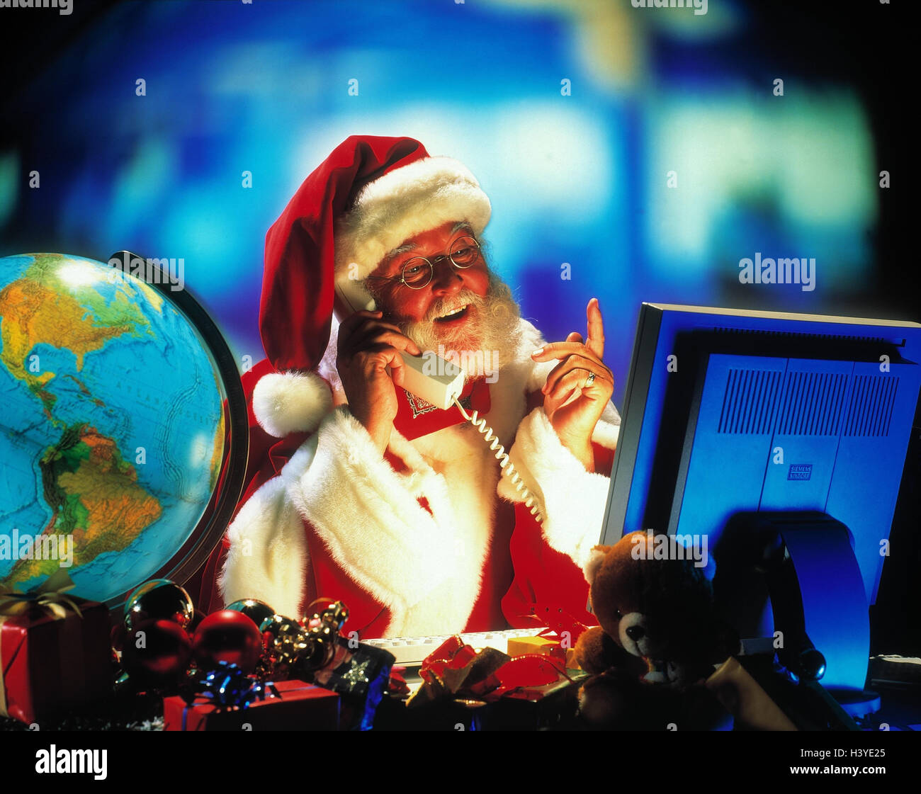 Santa Claus, computer, call up, presents, globe, [M], Nicholas, desk ...