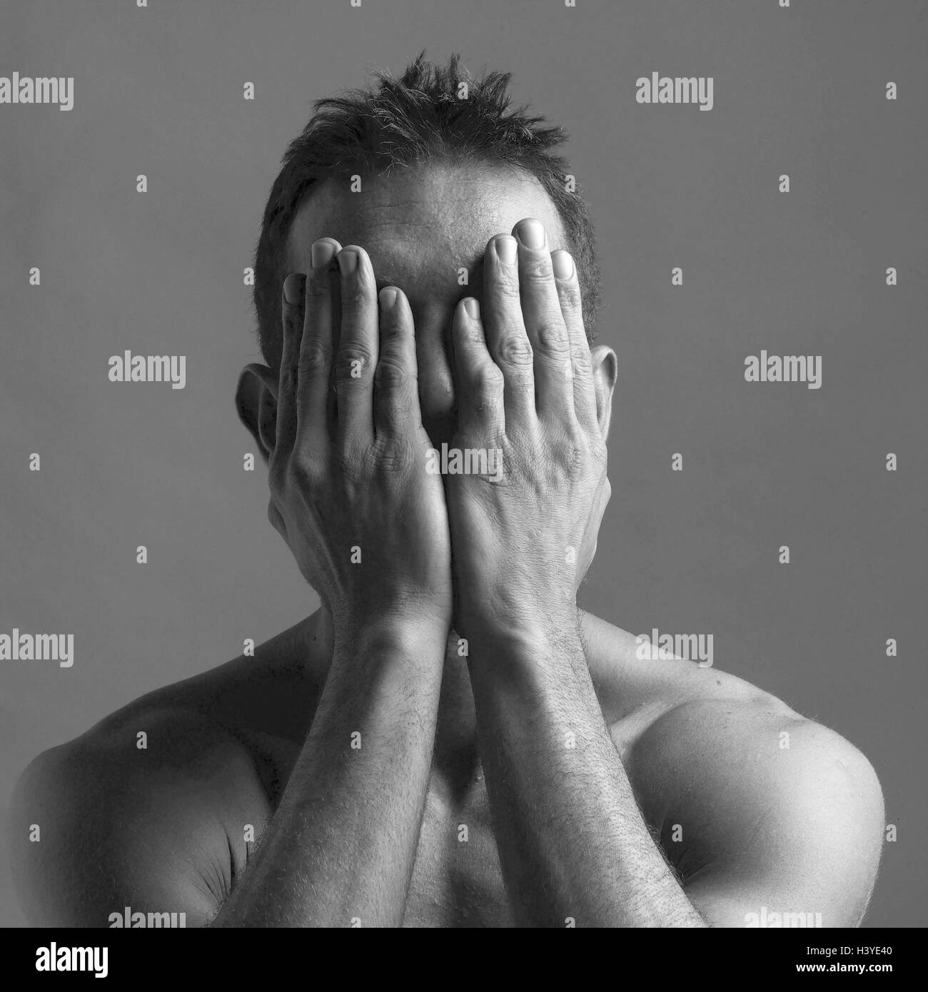Man, free upper part of the body, hands, look, cover, portrait, b/w ...