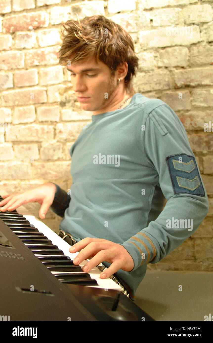 Singers music hi-res stock photography and images - Alamy