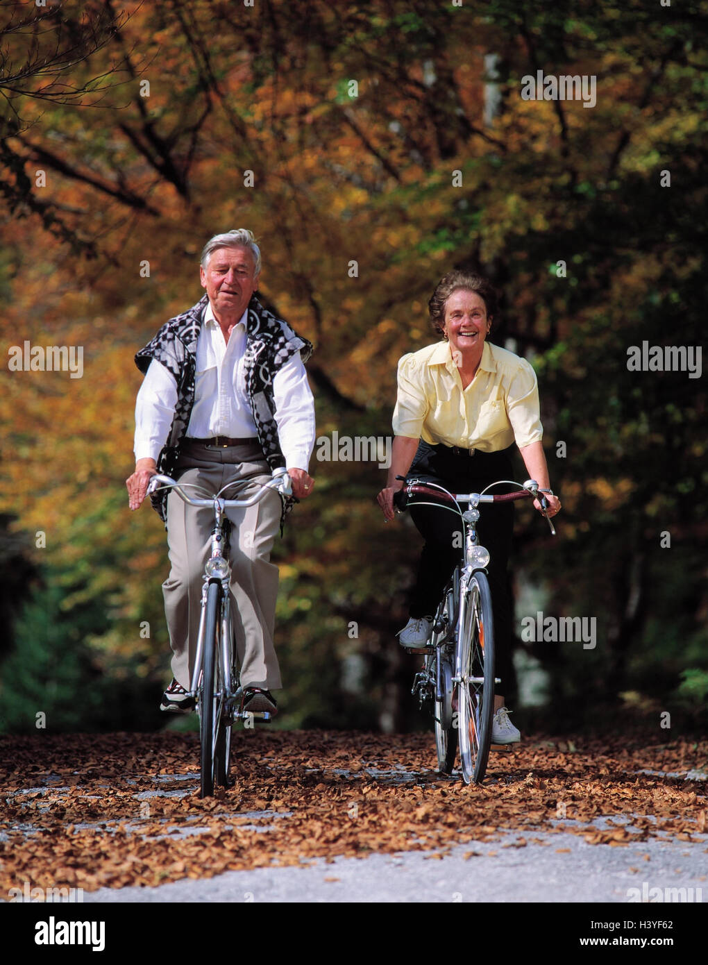 Senior citizens riding bike hi-res stock photography and images - Alamy