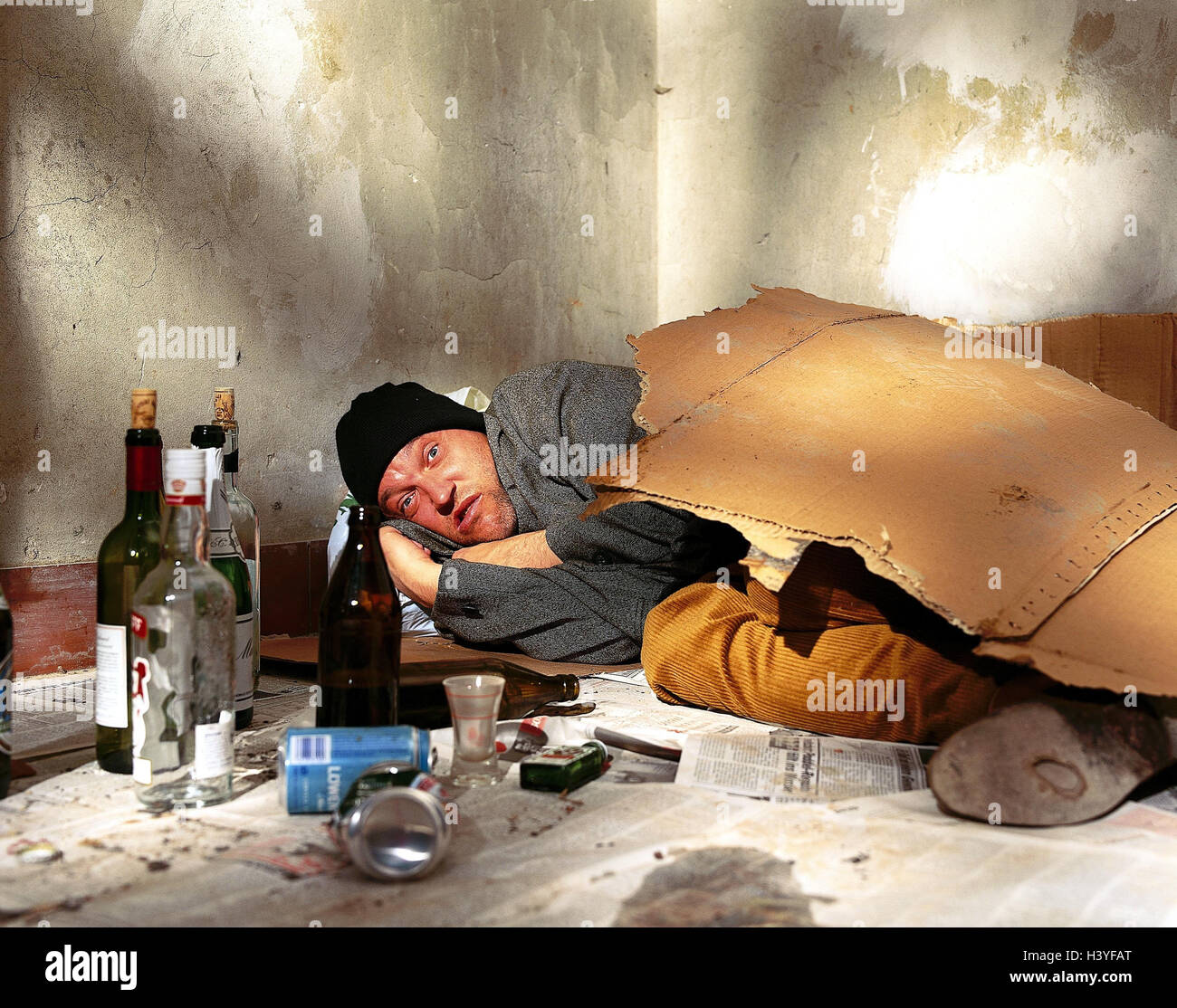 Poverty, homeless, carton, newspapers, alcohol, the town strings, hobo ...