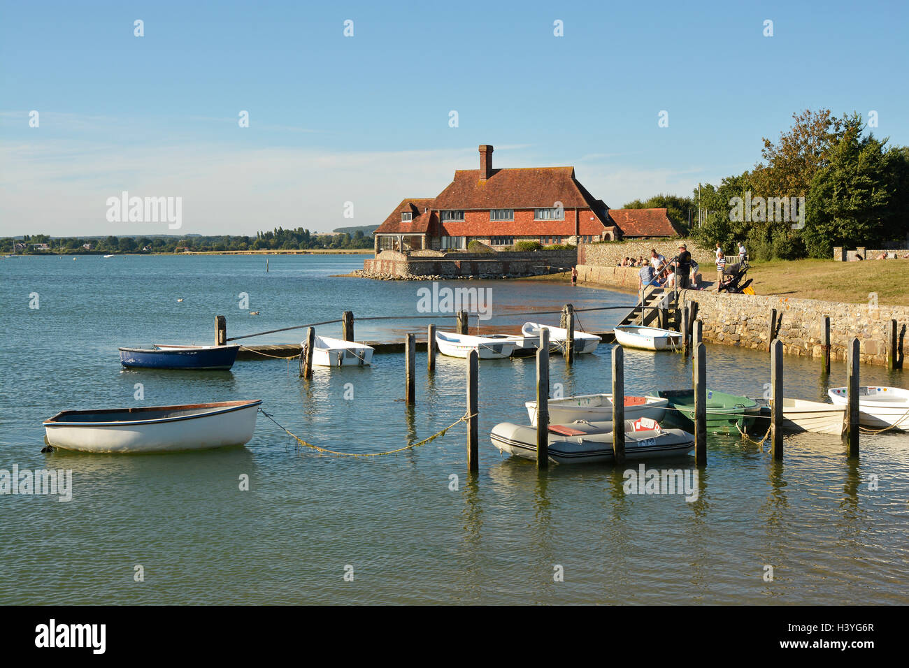 Edge of quay hi-res stock photography and images - Alamy