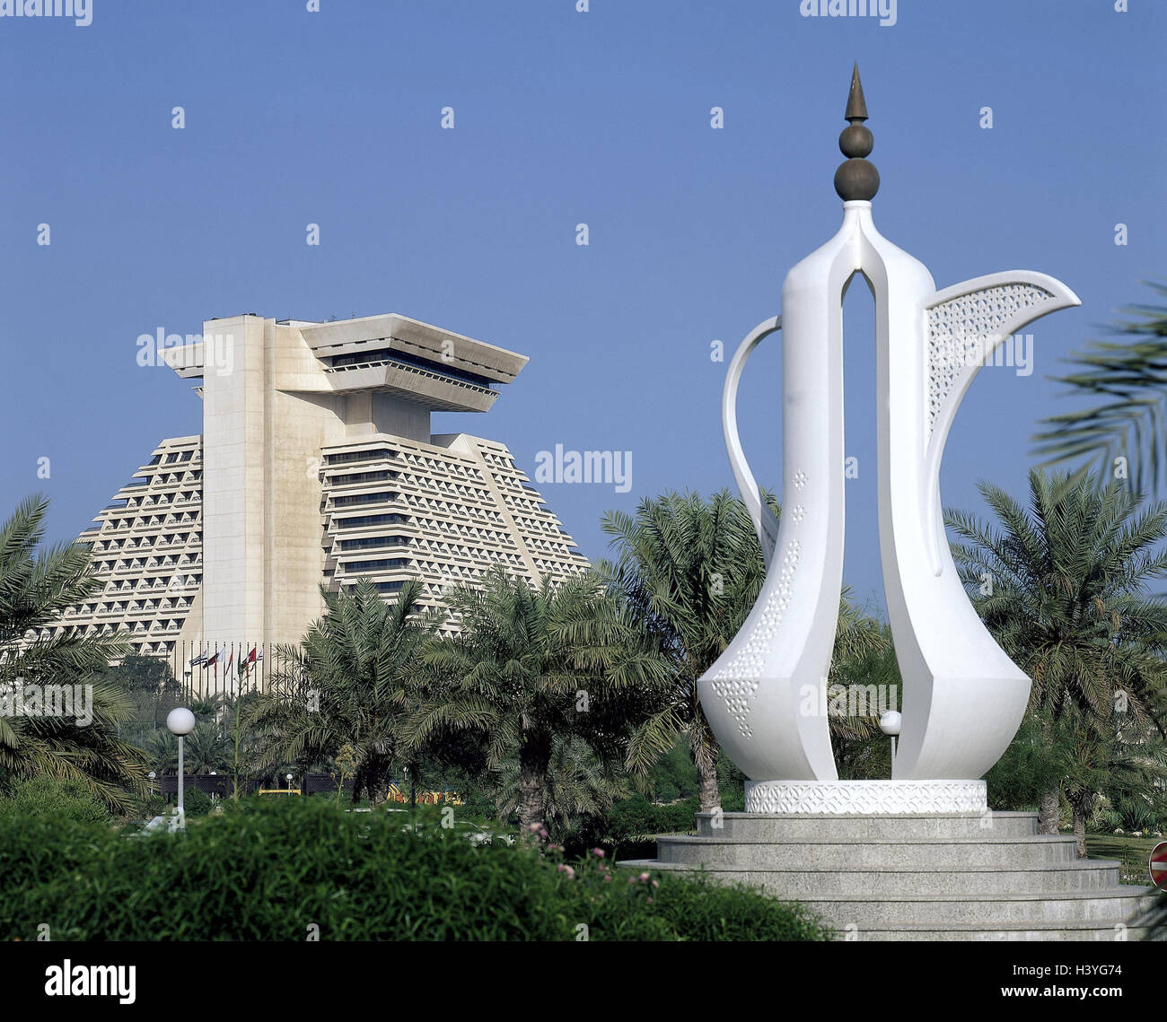 Emirate Qatar, capital Doha, Sheraton hotel, sculpture "Arabian teapot ...