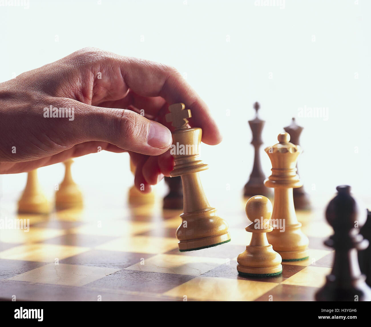 Man's hand, chess game, chess, hand, manoeuvre, figure, chess piece ...