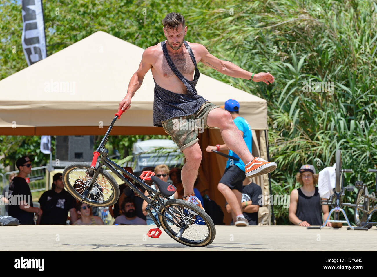Professional bmx rider hi-res stock photography and images - Alamy