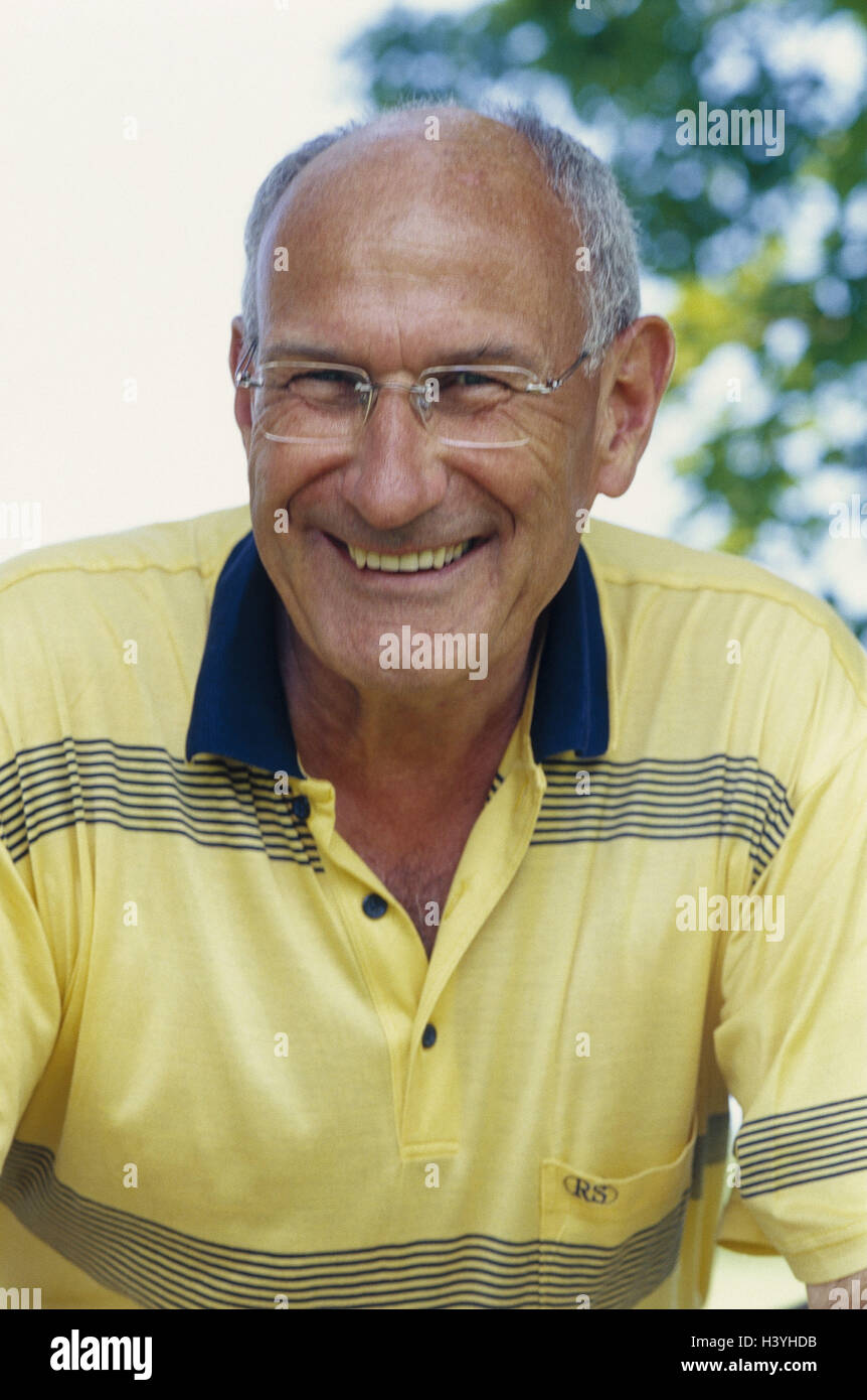 Pensioner 65 hi-res stock photography and images - Alamy