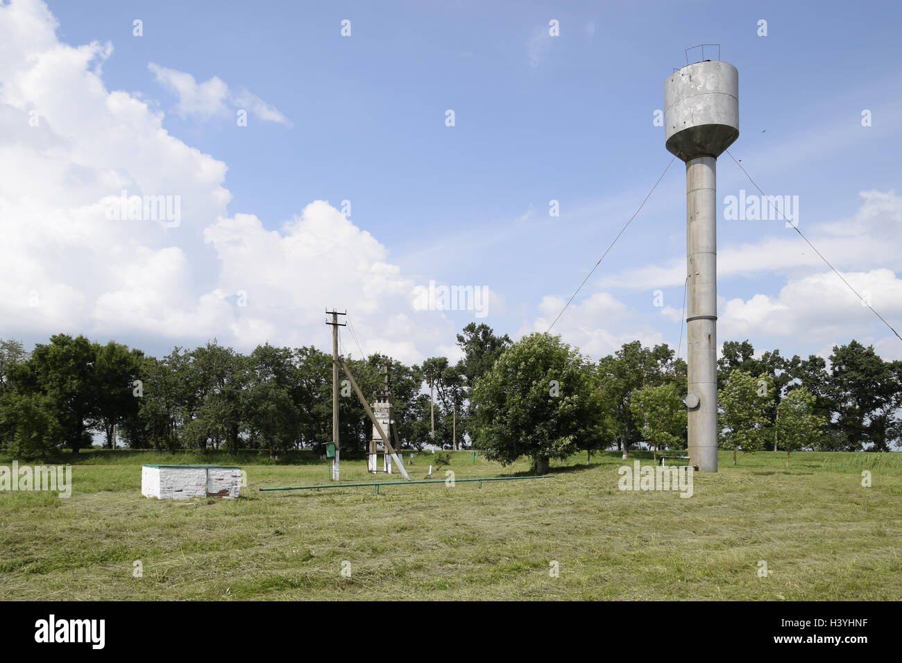 Container rust water tower watertower hi-res stock photography and ...