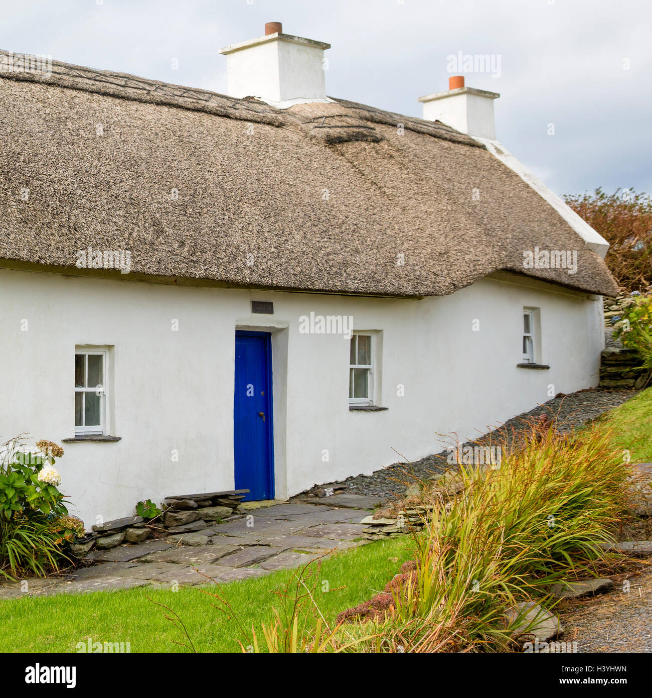 White thatch roof cottage, Knightstown, Valentia Island, County Kerry ...