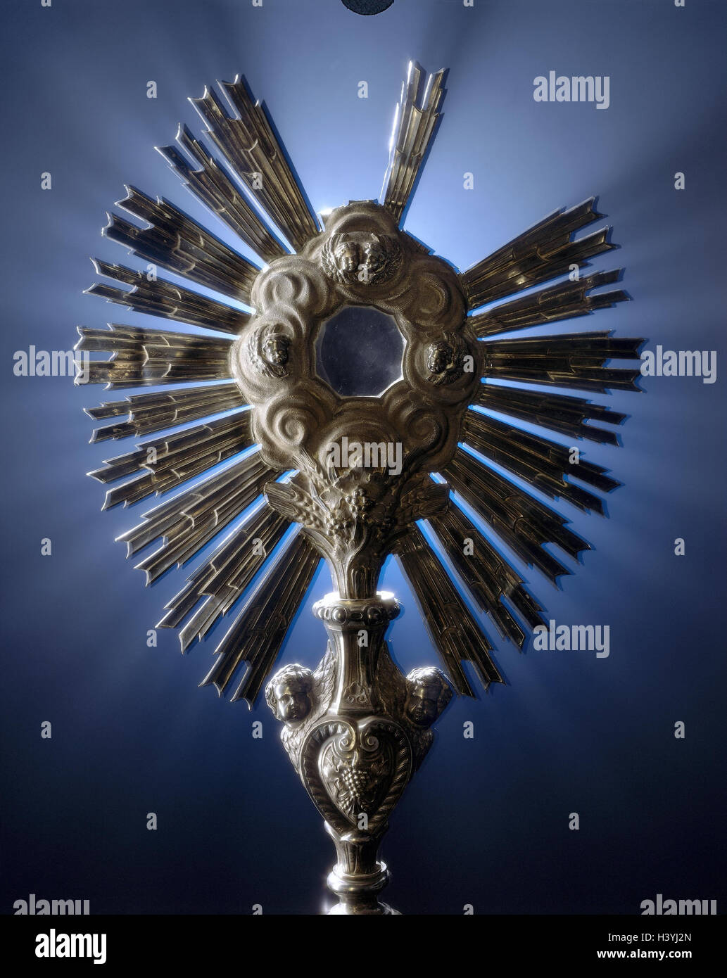 Ray monstrance hi-res stock photography and images - Alamy