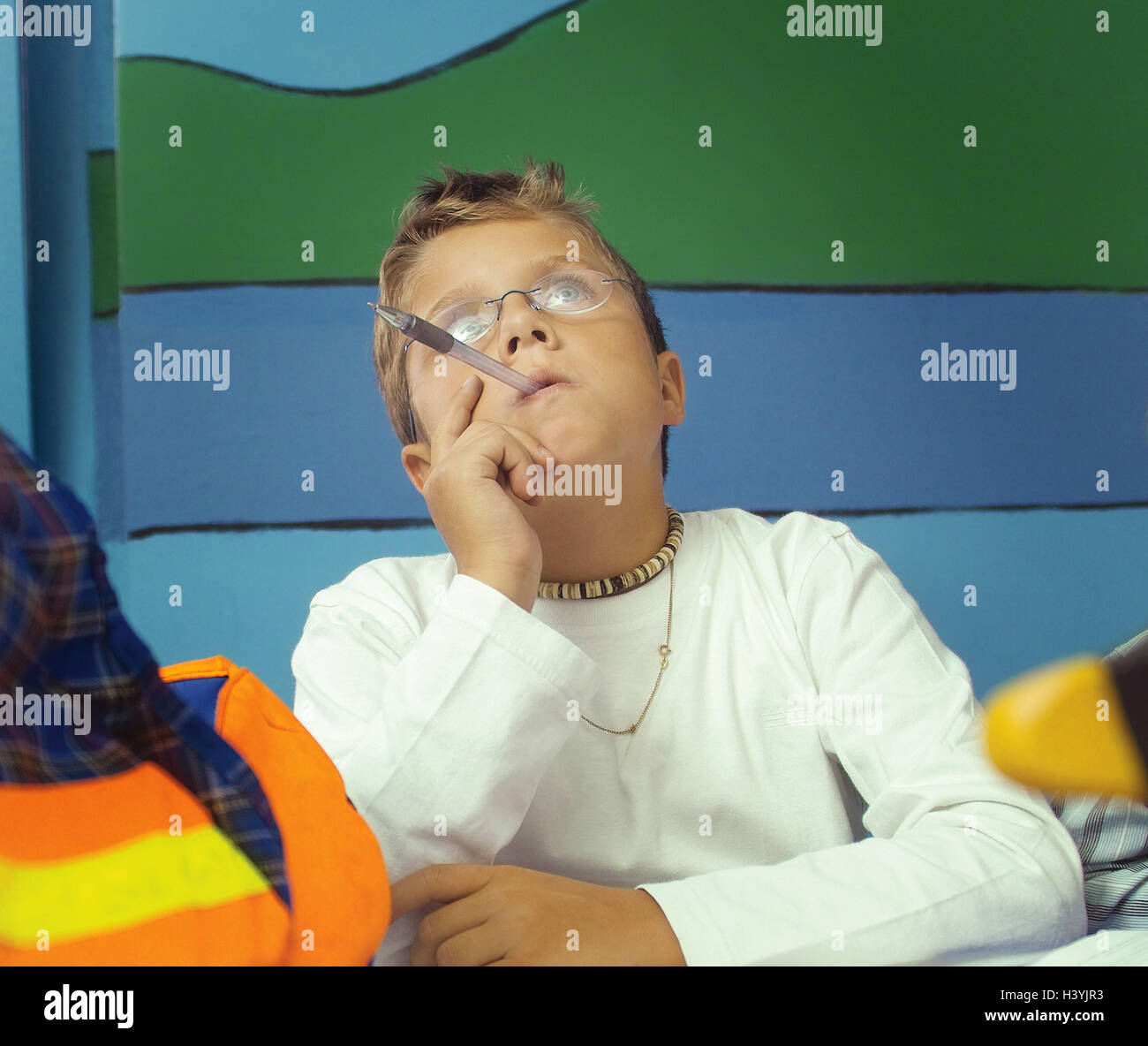 Desk, boy, to high-level views, pen, chew, bored, portrait, child, 9 ...