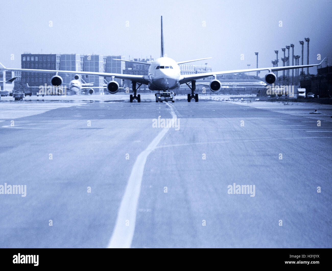 Airplane landing field hi-res stock photography and images - Alamy