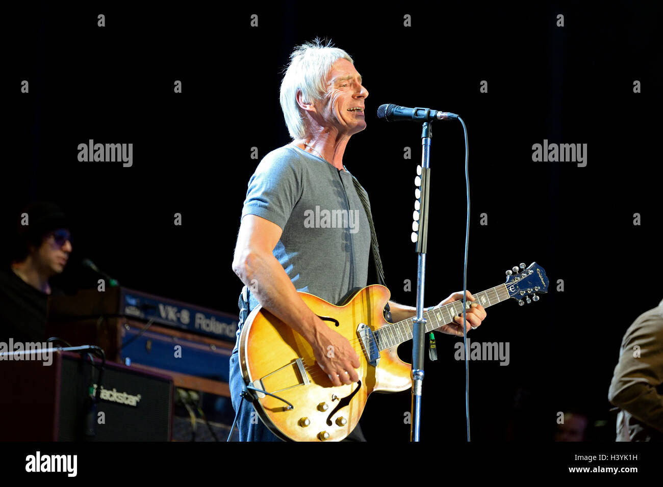 Paul weller band hi-res stock photography and images - Alamy