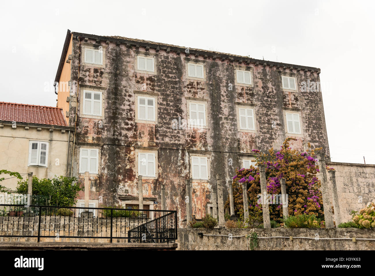 An old stone building at Orebic Croatia Stock Photo - Alamy