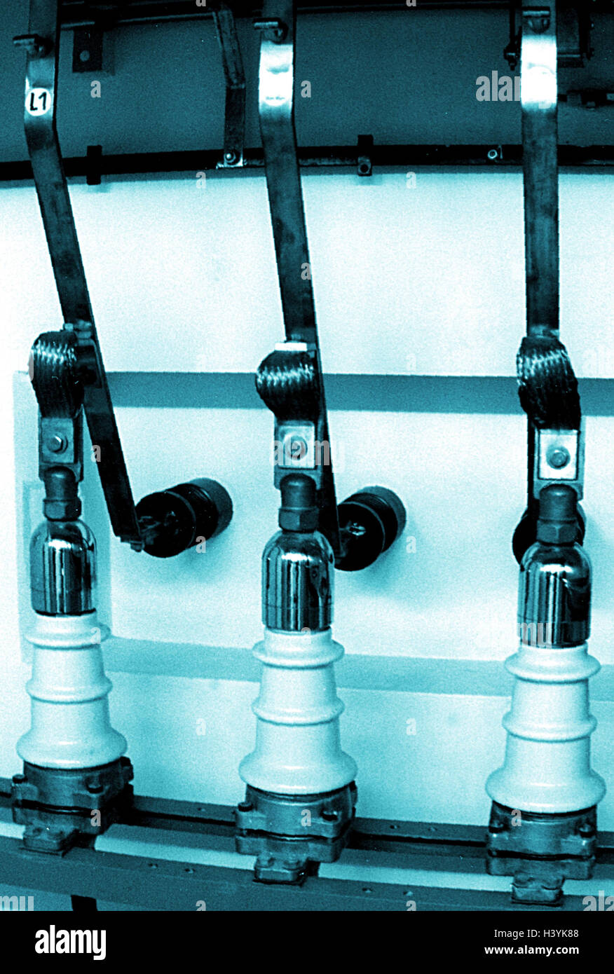 Medium voltage switchgear and controlgear hi-res stock photography and ...