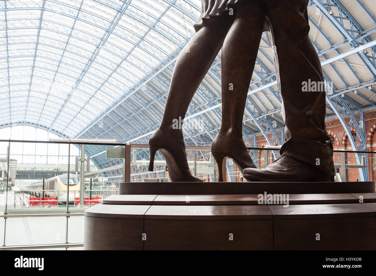 London rail termini hi-res stock photography and images - Alamy