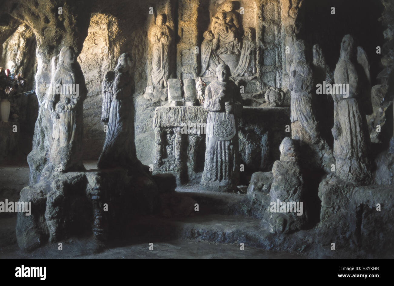 Tuff stone grotto hi-res stock photography and images - Alamy