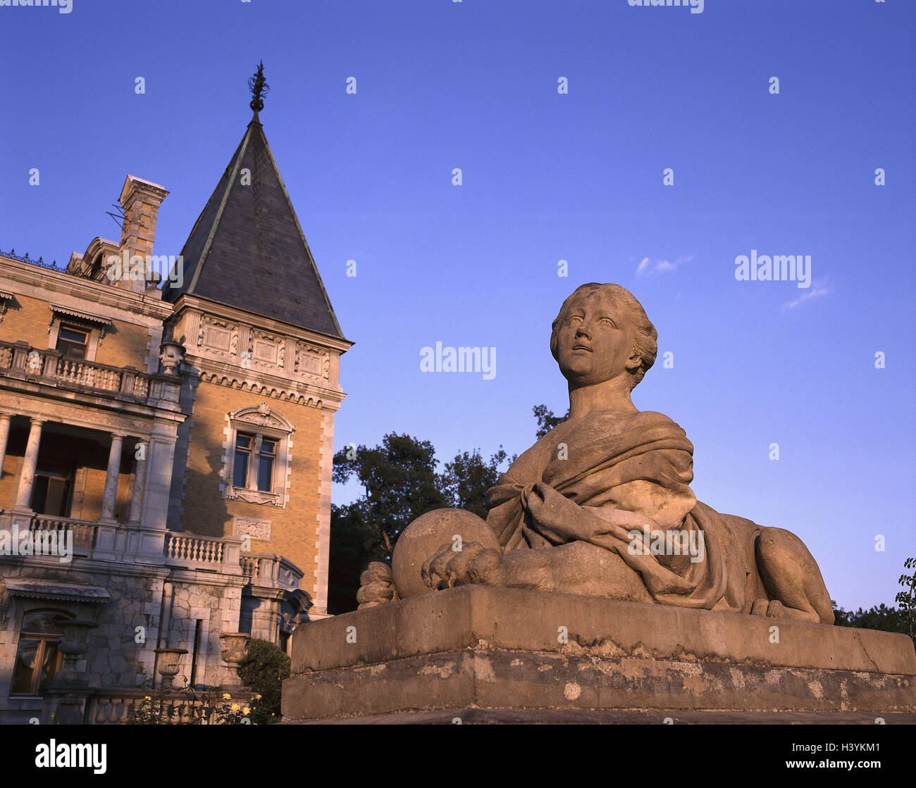 The Ukraine, peninsula the Crimea, Yalta, castle Massandrowskij, women ...