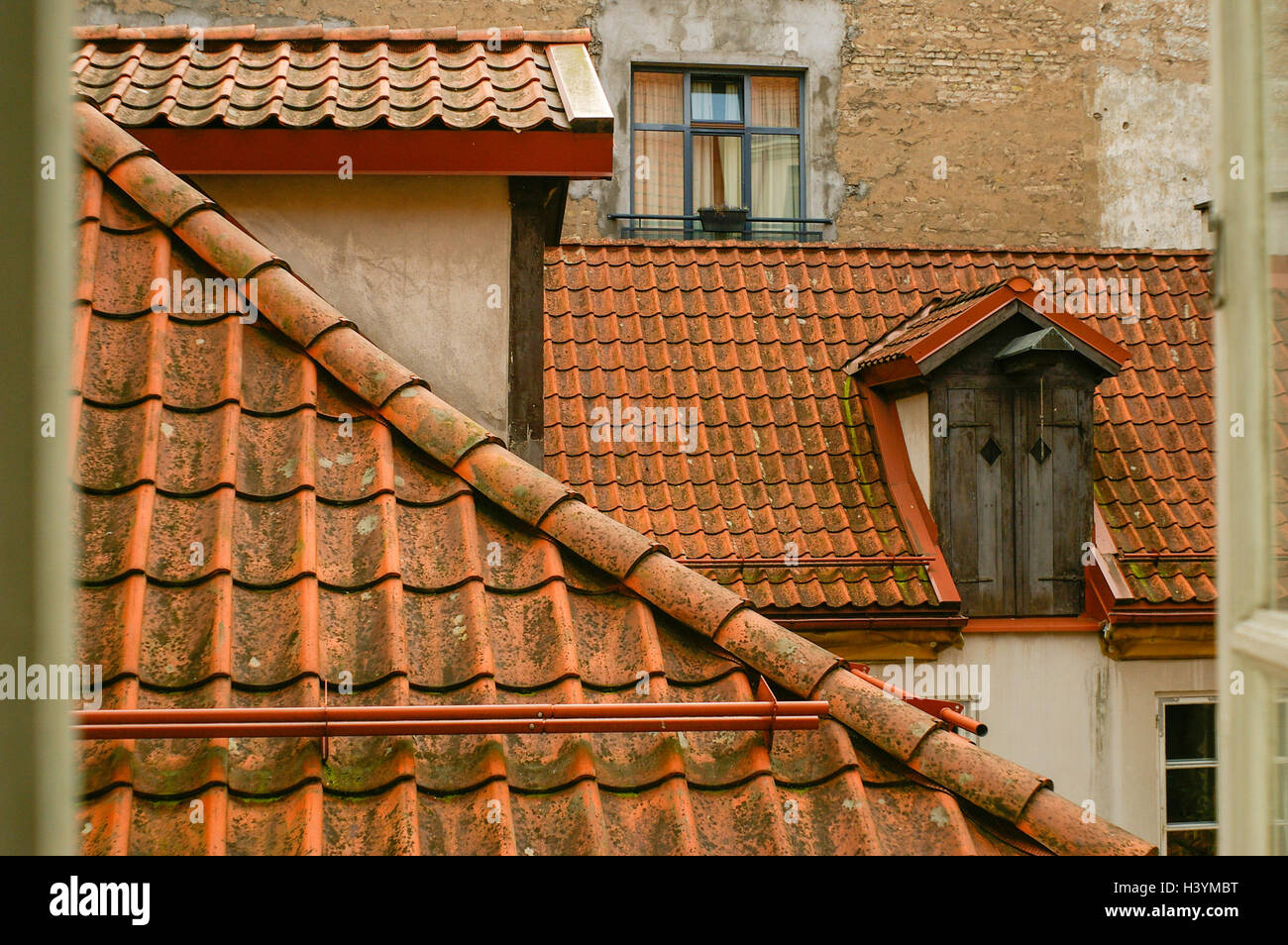 Red rooftop hi-res stock photography and images - Alamy