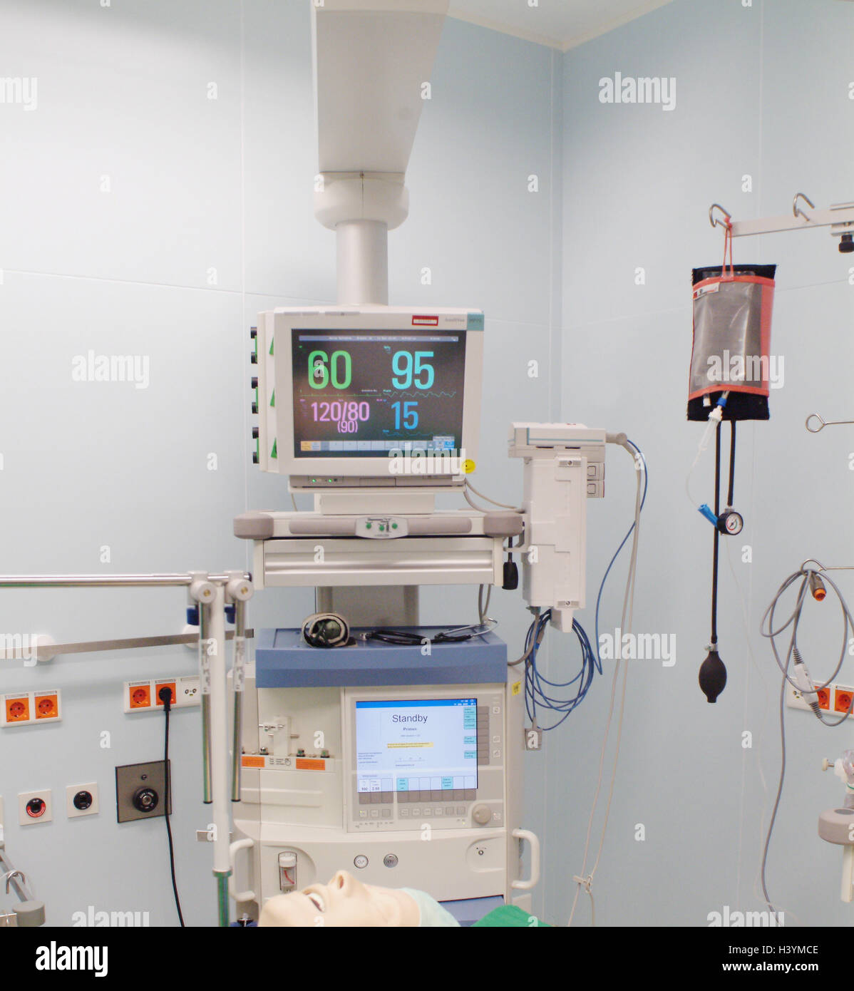 Hospital, intensive care unit, monitor, figures, clinic, medicine ...