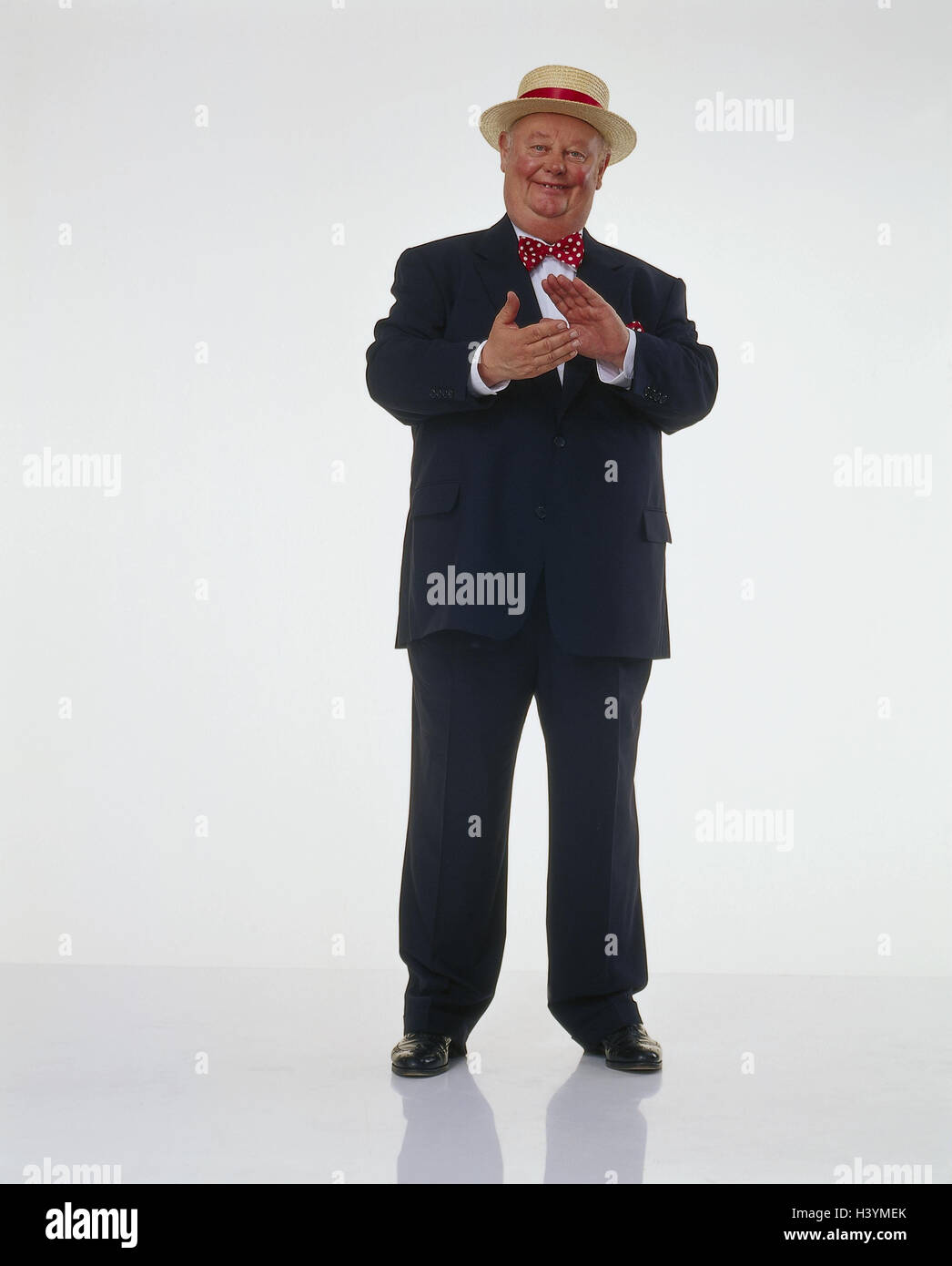 Senior, stand thickly, suit, straw hat, smile, clap Heavy Weights, cut ...