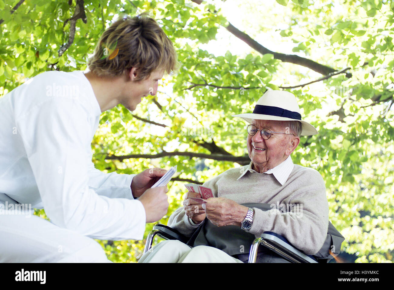 Park, geriatric nurse, boss, card game, old people's home, nursing home ...