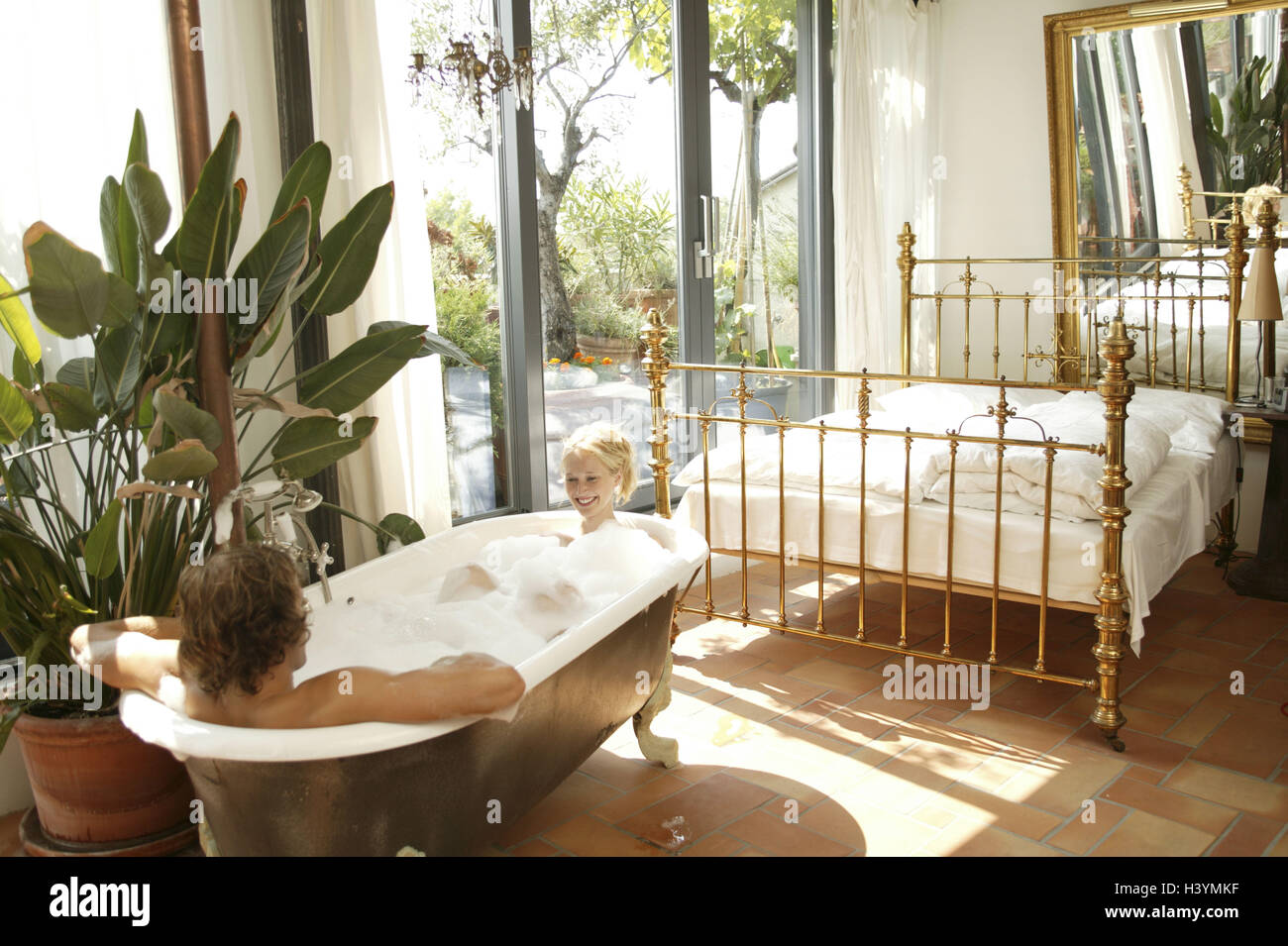 Living space, bed, bath, couple, proper bath, 20-30 years, partnership ...